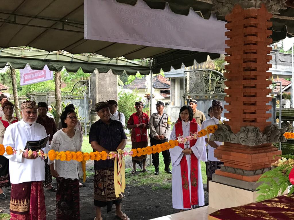 Perbekel Carangsari Resmikan Bale Lantang di Gereja Sinar Urip ...
